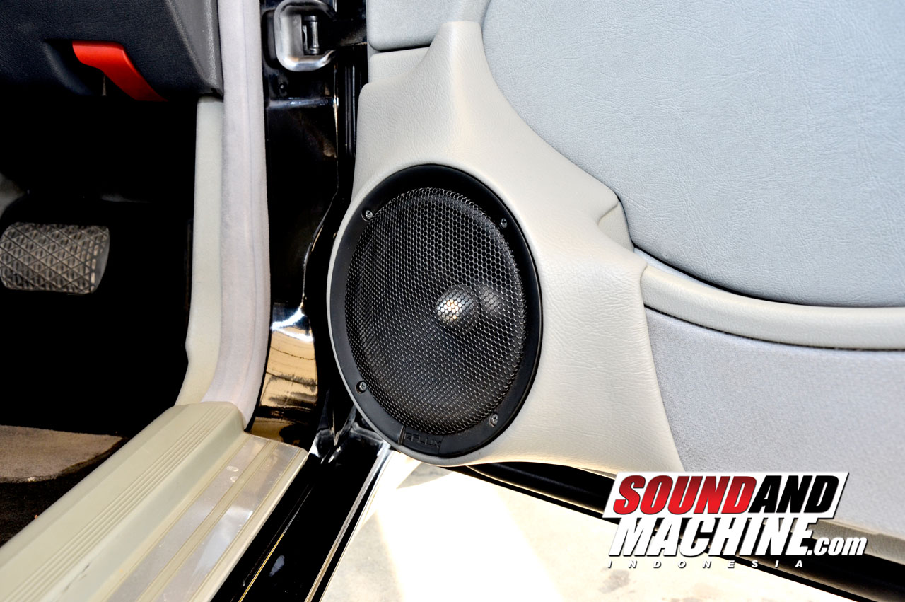 MODIFIKASI AUDIO MOBIL MERCEDES BENZ STATION WAGON