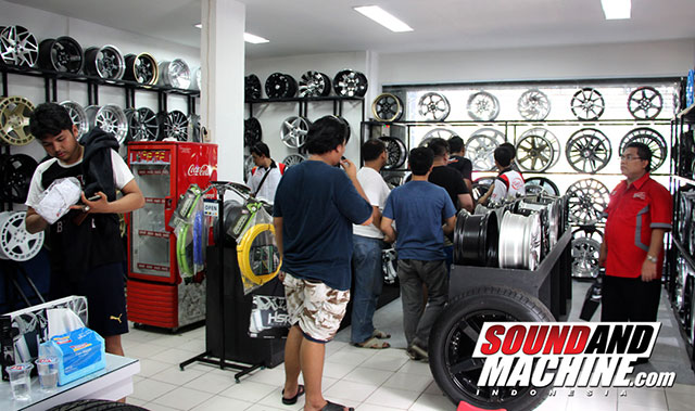 Re-Opening Store Banzai Rims : Undang Komunitas Biar Bikin Macet