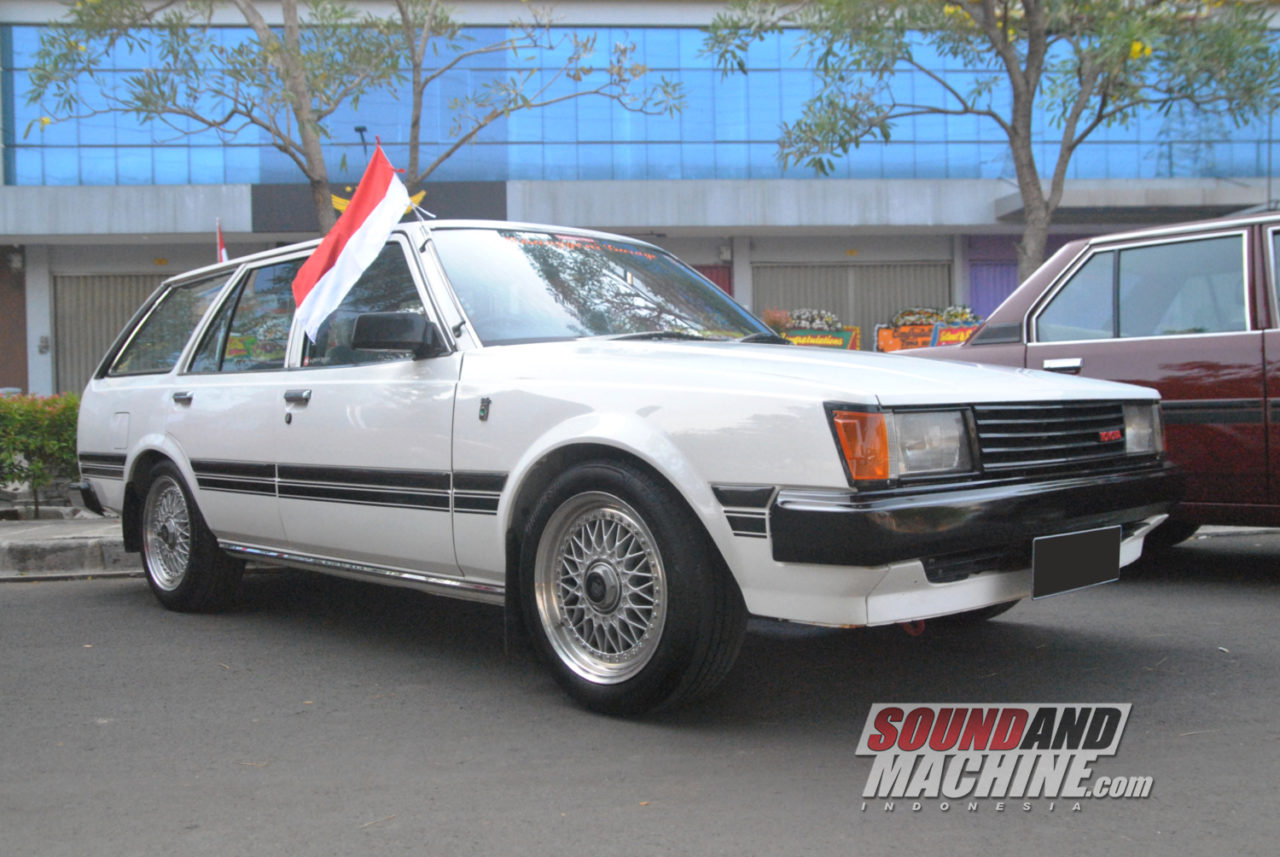 Merah-Putih Mobil Retro Meriahkan Kumpul Bareng Kedai Built-Up