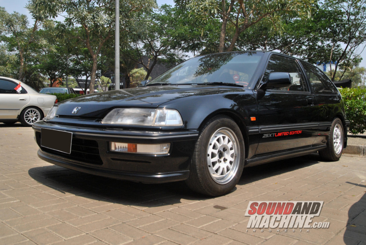 Merah-Putih Mobil Retro Meriahkan Kumpul Bareng Kedai Built-Up