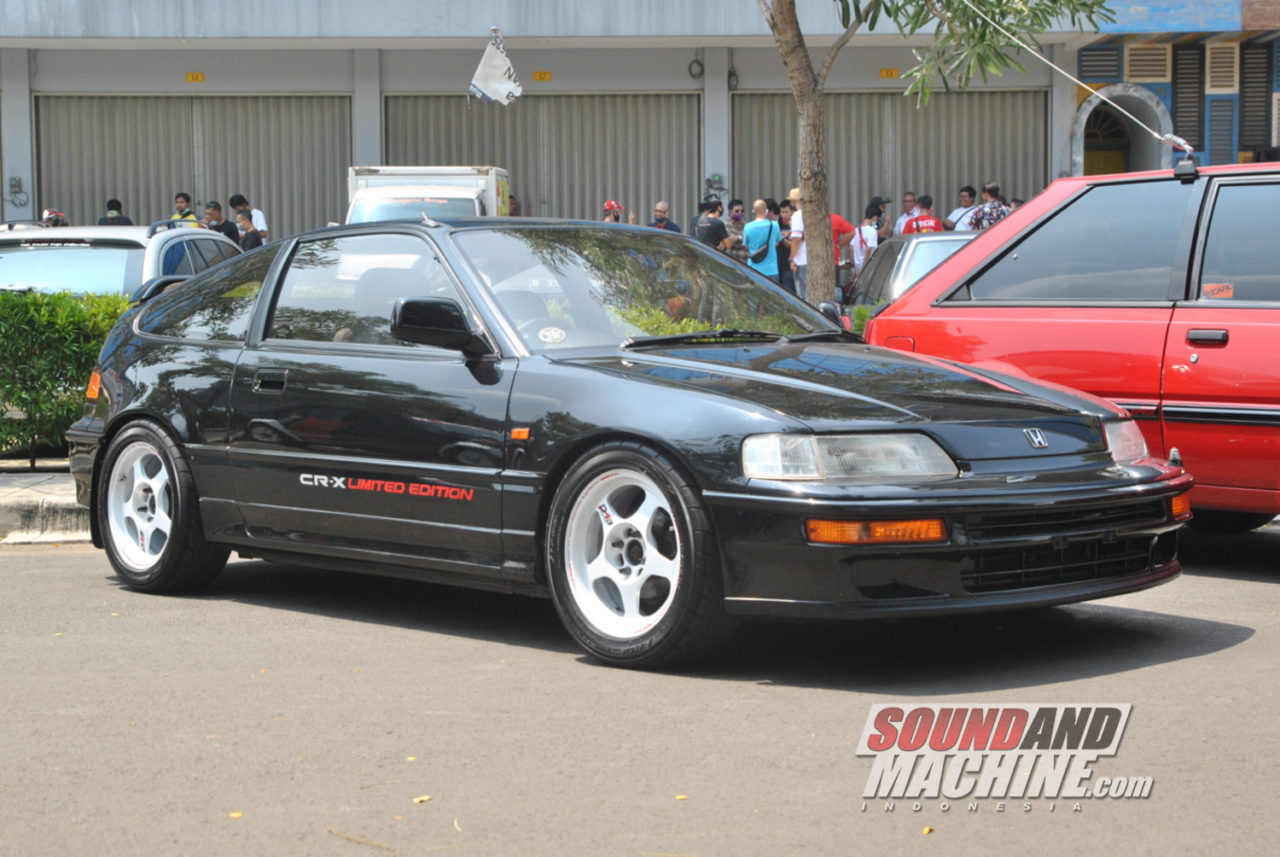 Merah-Putih Mobil Retro Meriahkan Kumpul Bareng Kedai Built-Up