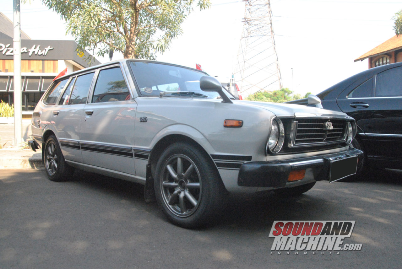 Merah-Putih Mobil Retro Meriahkan Kumpul Bareng Kedai Built-Up