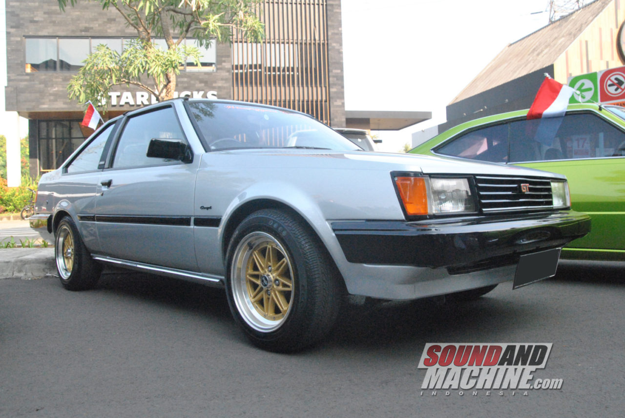 Merah-Putih Mobil Retro Meriahkan Kumpul Bareng Kedai Built-Up