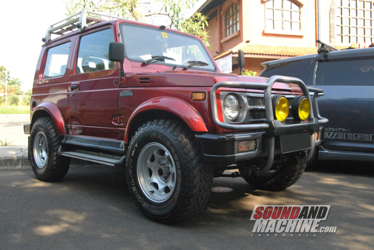 Merah-Putih Mobil Retro Meriahkan Kumpul Bareng Kedai Built-Up
